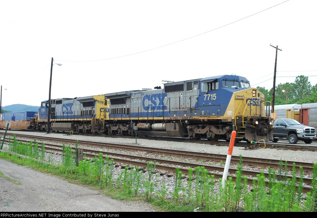 CSX 7715,7724